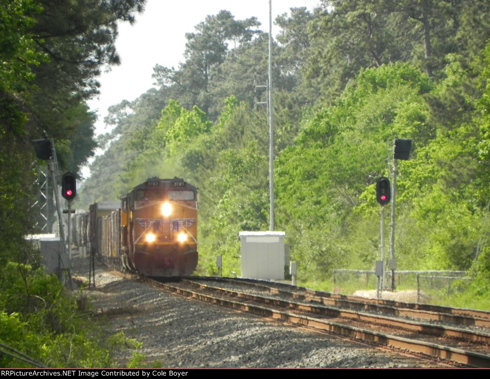 UP 5787 (GE AC4400CW-CTE) leads UP MFWEW-09